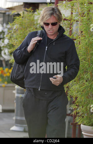 West Hollywood, 2008-3-5 / Actor VAL KILMER leaving a sushi restaurant ...