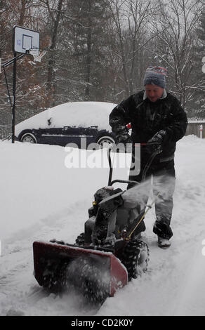 Mar 08, 2008 - Cincinnati, Ohio, USA - A late winter storm struck the ...