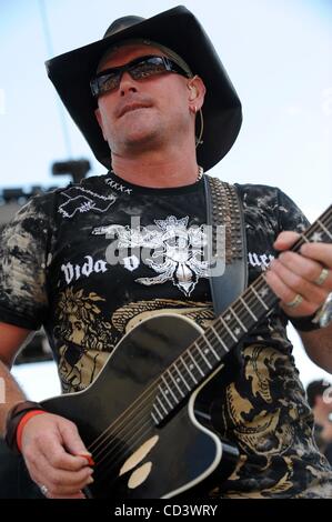 Jun 08, 2008 - Nashville, Tennessee, USA - Singer BUCKY COVINGTON ...