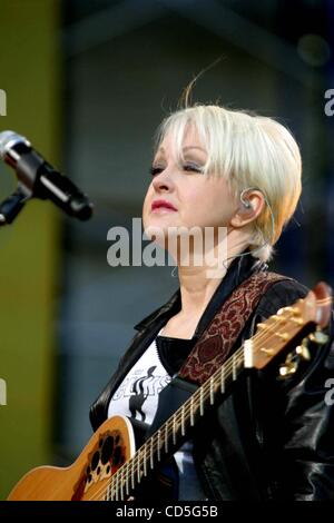 June 13, 2008 - New York, New York, U.S - Red 'Tis The Season Tag ...