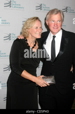 Glenn Close, husband David Shaw, and granddaughter Glenn Close receives ...