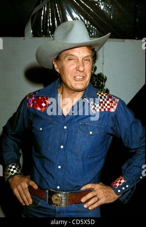 May 15, 2003 - Hollywood, California, U.S. - I1137PR. / / ROBERT STACK ...