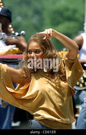 June 27, 2003 - New York, New York, U.S. - K31470RM.CBS'S THE EARLY ...