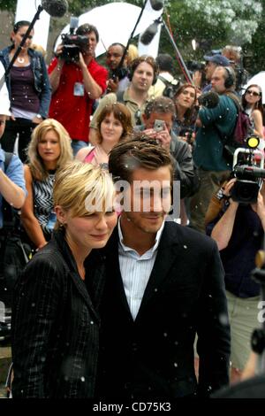 Kirsten Dunst The Day After Tomorrow Premiere Stock Photo - Alamy
