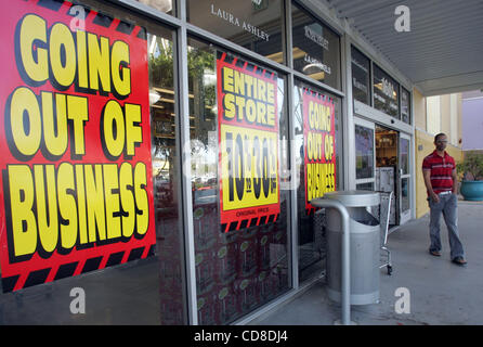 Shoe Pavilion store at Empire Shopping Center in Burbank. Linens 'n ...