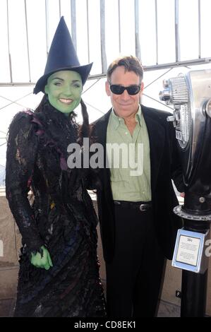 Oct 27, 2008 - Manhattan, New York, USA - DIGNA and VICTOR CARPIO with ...