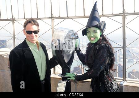 Oct 27, 2008 - Manhattan, New York, USA - DIGNA and VICTOR CARPIO with ...