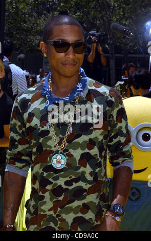 PHARRELL WILLIAMS DESPICABLE ME PREMIERE NOKIA THEATRE LOS ANGELES USA ...