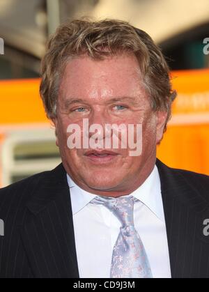 HOLLYWOOD - JULY 13: Actor Tom Berenger arrives to the "Inception" Los ...