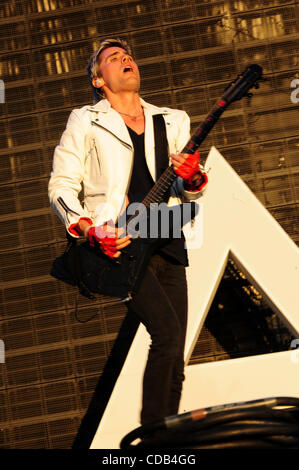 30 Seconds to Mars (lead singer Jared Leto, centre) arrive at the ...