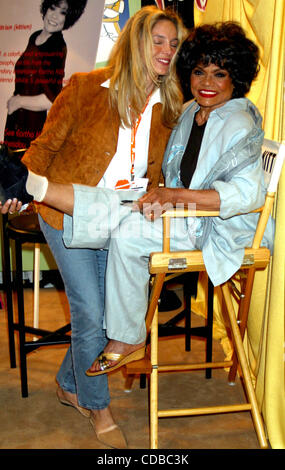 EARTHA KITT AND DAUGHTER KITT SHAPIRO.K31137JBU.EARTHA KITT AND ...