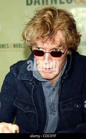 K36889AR.DON IMUS AND WIFE DEIDRE SIGN'S COPIES OF ''THE IMUS RANCH ...