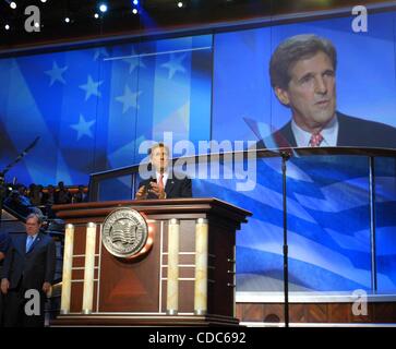 K38574AR .DEMOCRATIC NATIONAL CONVENTION CENTER, (DAY 4) IN BOSTON ...