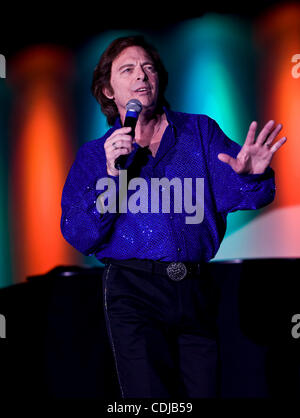 Neil Diamond performs during the 2011 Rockefeller Center Christmas tree ...