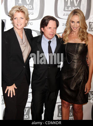 Meredith Baxter, Michael J Fox and Tracy Pollan pose on the red carpet ...