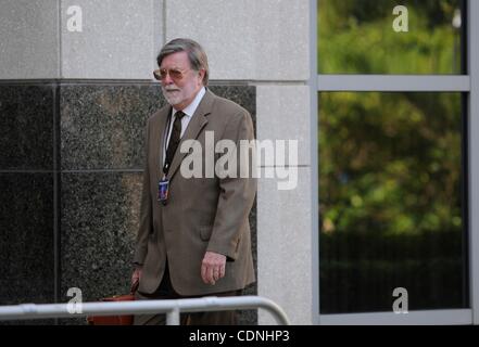 Attorney Cheney Mason, attorney for Casey Anthony, arrives at the ...