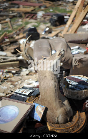 April 29, 2011 - Trenton, GEORGIA, U.S. - Paula Tinker gathers some of ...