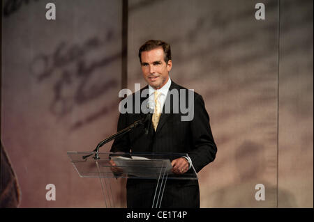 ABC News correspondent Bob Woodruff emcees the Blue Star Families Fifth ...