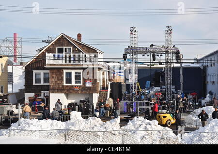 Atmosphere Workers prepare for Snooki's New Year's Eve ball drop at the ...