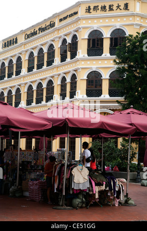 The weekend market on Rua de Cunha with Cozinha Pinocchio, Portuguese ...