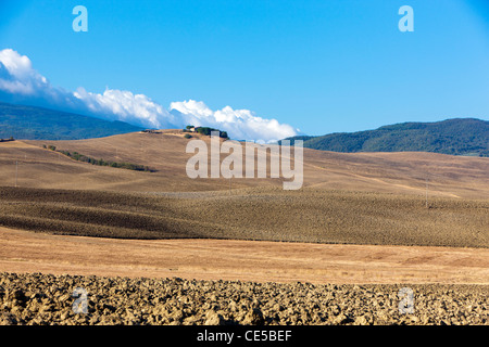 Rolling landscape near Contignano, Province of Siena, Tuscany, Italy ...