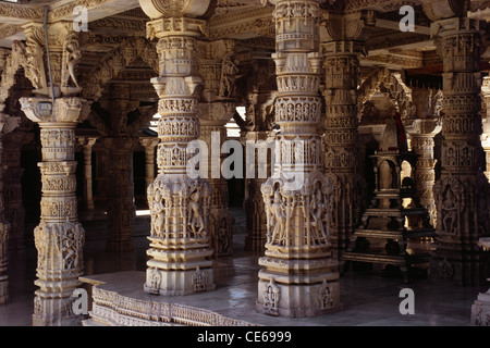 Carved pillars of Dilwara temple, Mount Abu, Rajasthan, India, Asia ...