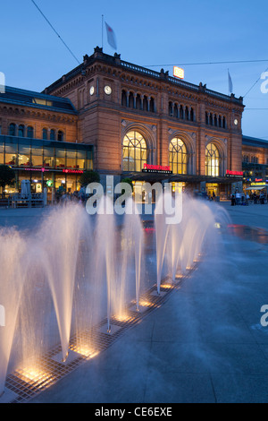 The Hauptbahnhof / Central railway station and fountain in Hannover ...