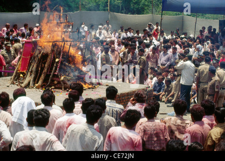 Jain Acharya Devendra Munji Funeral Procession Cremation, Bombay Mumbai ...