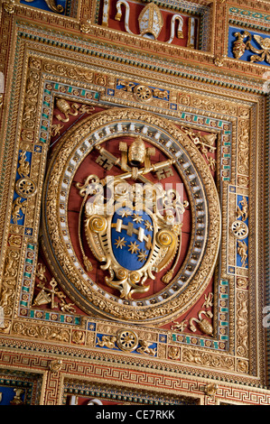 Symbol of the Catholic Pope, the keys to the kingdom at San Giovanni in ...