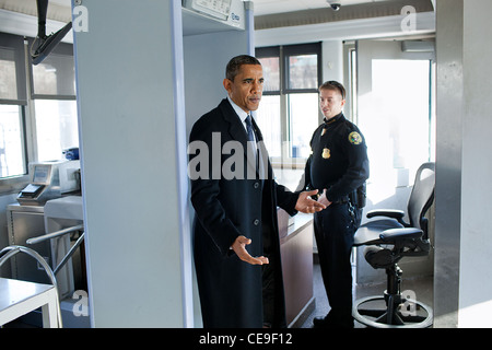 President Barack Obama talks to Secret Service Uniformed Division ...