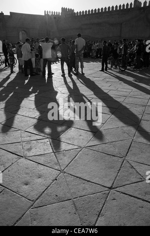 Crowd watching street performance in front of Cloudgate Sculpture ...