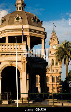 Bendigo RSL Memorial Hall & Military Museum and Post Office Stock Photo ...