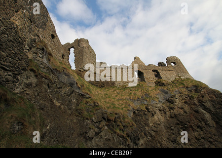 Dunluce castle used in the Game of Thrones as House of Greyjoy near ...