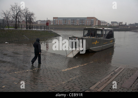 Renfrew-Yoker Ferry, River Clyde, Renfrew, Glasgow, Scotland Stock ...