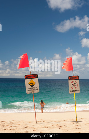 Dangerous Shorebreak signs, North Shore, Oahu Stock Photo - Alamy