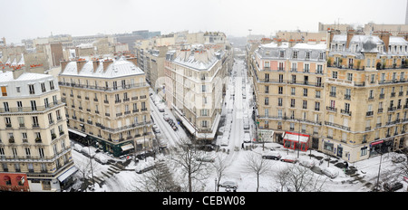 Rooftops of Parisian buildings under snow, Paris, IDF, France, Europe ...