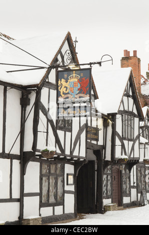 Kings Arms pub in Amersham, featured in the film 'Four Weddings and a ...