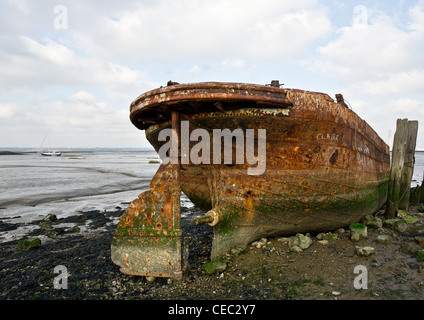 The stern of abandoned rusting boat on the Medway Estuary Stock Photo - Alamy