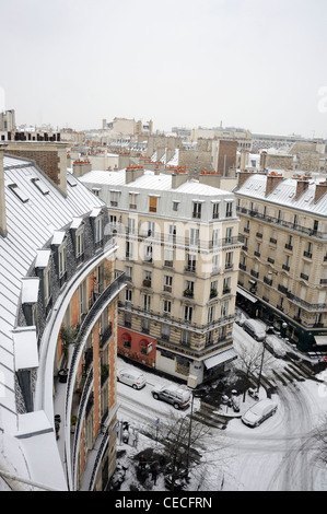 Rooftops of Parisian buildings under snow, Paris, IDF, France, Europe ...