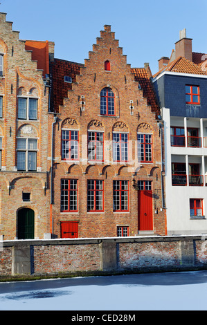 Traditional flemish architecture with Canal Houses of Bruges, Belgium ...