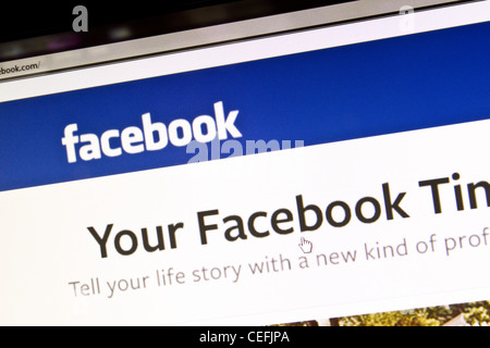 Facebook logo on computer screen Stock Photo - Alamy