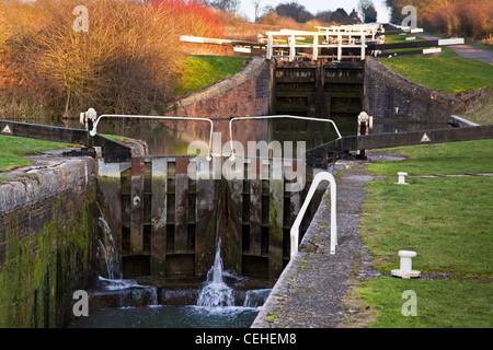 Caen Hill Locks, Devizes. Kennet and Avon Canal. Wiltshire. 29 locks in ...