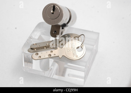 Kaba 8 Swiss Round Profile Cylinder Lock Stock Photo - Alamy