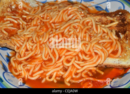 Tinned Spaghetti on Toast Stock Photo - Alamy