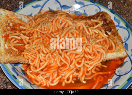 tinned spaghetti on toast Stock Photo - Alamy