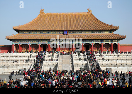 chinese tourists crowds crowded queuing to enter Hall of Supreme ...