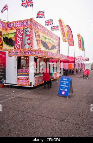 Fast Food Stall Outlet With Customers Stock Photo - Alamy