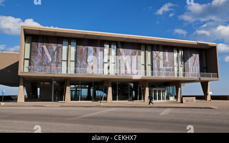Milwaukee County War Memorial Center designed by Eero Saarinen Stock ...