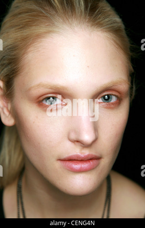 BCBG Backstage New York Ready to Wear Autumn Winter Natural makeup ...
