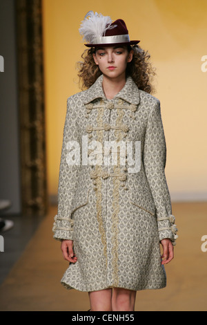 Gibo Milan Ready to Wear Autumn Winter Feathered hat and coat with fur ...